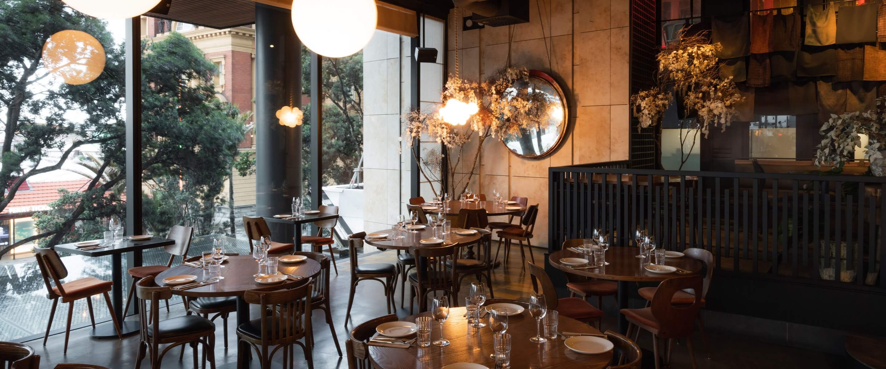 Pōni, Restaurant, Central city - Metro